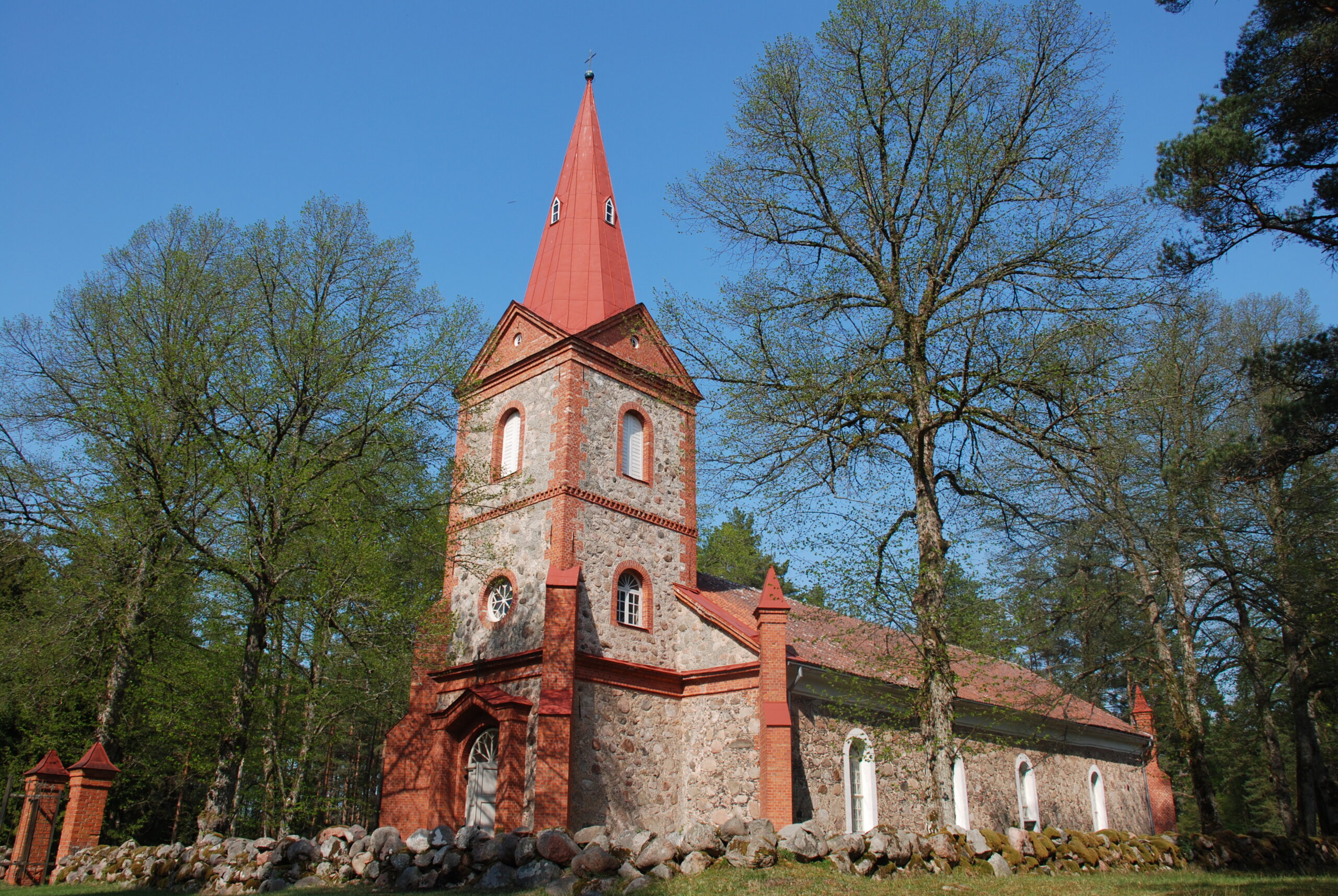 Rindas evanģēliski luteriskā baznīca un Mācītājmuiža - VisitVentspils