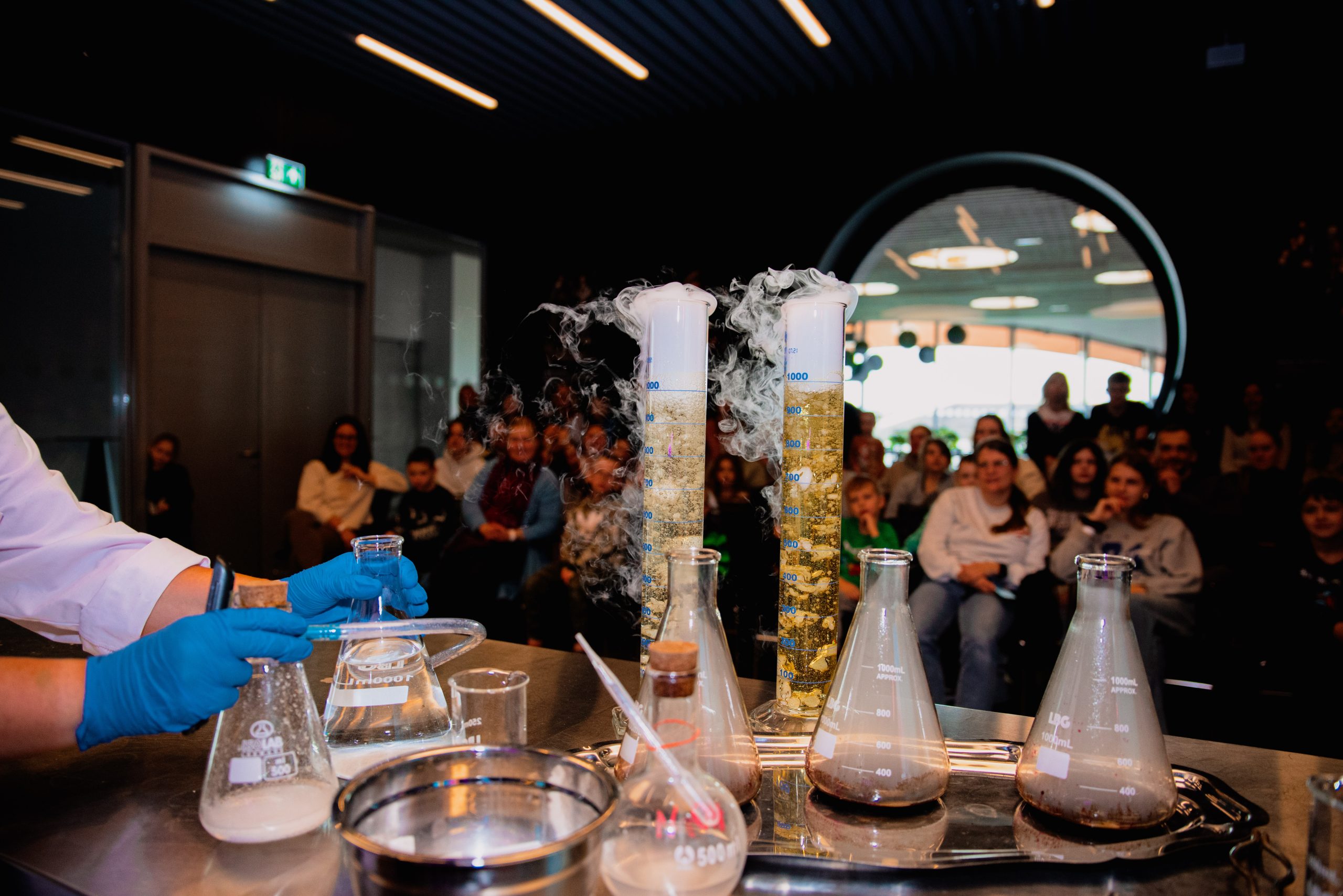 Science Center VIZIUM science show “Around the World in 20 Minutes ...