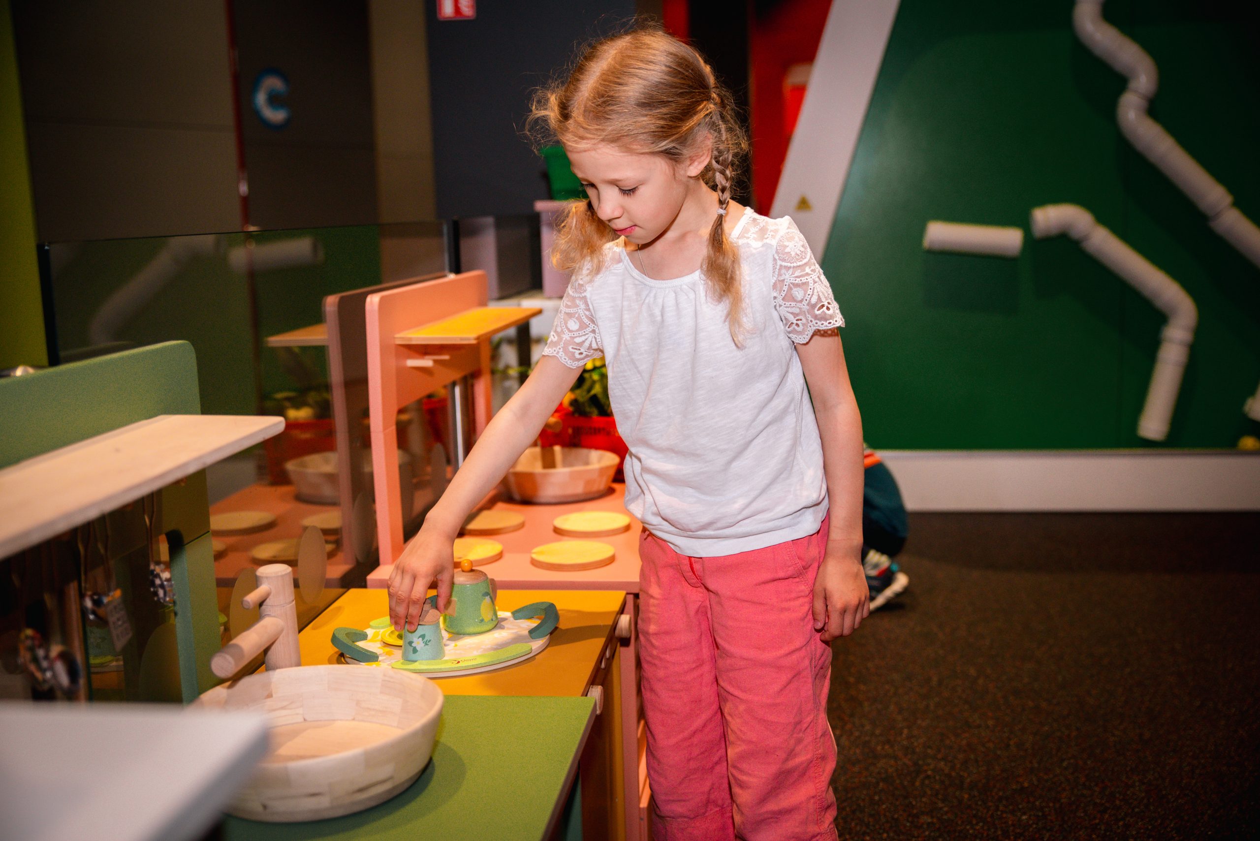 “Little Researchers Workshop: Light Games” for preschool children at ...