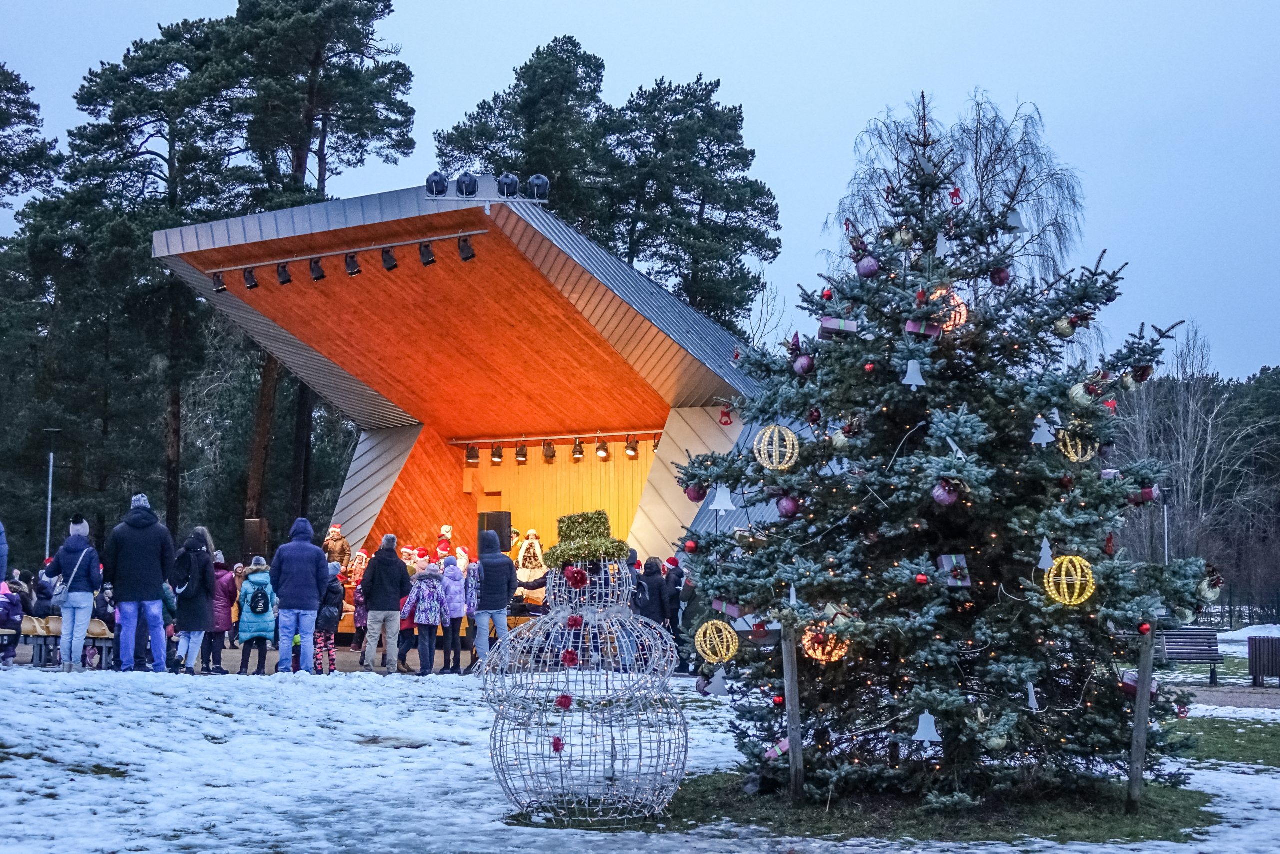 Žiemos saulėgrįžos žibintai vaikų parke „Fantazija“ – Visitventspils